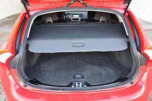 Red Volvo V60 2014 in Vilnius, with an engine capacity of 1.98 L and mileage of 296 thousand km for 6999 €, photo 28 on AUTOMOTO.COM.LV