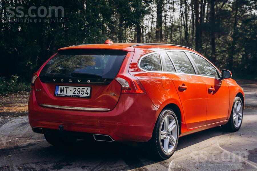Red Volvo V60 2014 in Riga, with an engine capacity of 2.40 L and mileage of 267 thousand km for 6200 €, photo 6 on AUTOMOTO.COM.LV