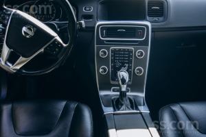 Red Volvo V60 2014 in Riga, with an engine capacity of 2.40 L and mileage of 267 thousand km for 6200 €, photo 13 on AUTOMOTO.COM.LV