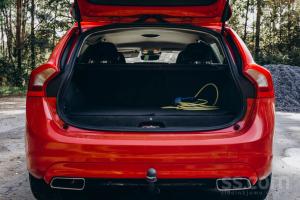 Red Volvo V60 2014 in Riga, with an engine capacity of 2.40 L and mileage of 267 thousand km for 6200 €, photo 15 on AUTOMOTO.COM.LV