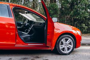 Red Volvo V60 2014 in Riga, with an engine capacity of 2.40 L and mileage of 267 thousand km for 6200 €, photo 18 on AUTOMOTO.COM.LV