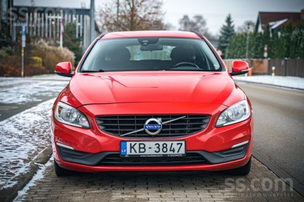 Sarkans Volvo V60 2015 Rīga, ar dzinēja tilpumu 2.00 L un nobraukumu 0 tūkst. km par 5990 €, foto 2 vietnē AUTOMOTO.COM.LV
