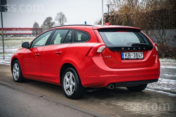 Sarkans Volvo V60 2015 Rīga, ar dzinēja tilpumu 2.00 L un nobraukumu 0 tūkst. km par 5990 €, foto 6 vietnē AUTOMOTO.COM.LV