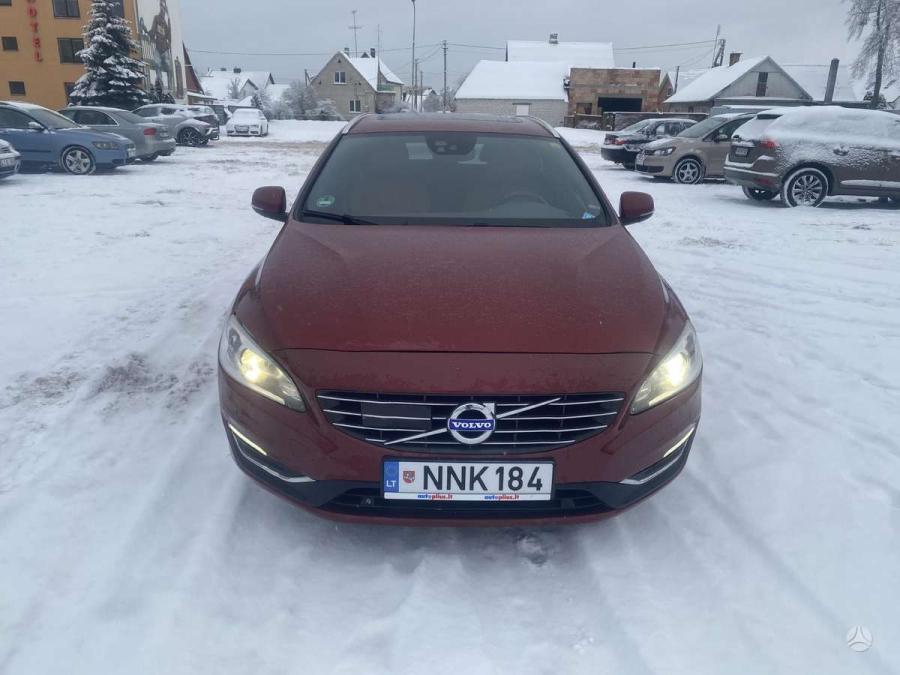Sarkans Volvo V60 2015 Viļņa, ar dzinēja tilpumu 2.40 L un nobraukumu 196 tūkst. km par 7450 €, foto 2 vietnē AUTOMOTO.COM.LV