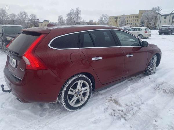Sarkans Volvo V60 2015 Viļņa, ar dzinēja tilpumu 2.40 L un nobraukumu 196 tūkst. km par 7450 €, foto 4 vietnē AUTOMOTO.COM.LV