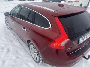 Sarkans Volvo V60 2015 Viļņa, ar dzinēja tilpumu 2.40 L un nobraukumu 196 tūkst. km par 7450 €, foto 6 vietnē AUTOMOTO.COM.LV