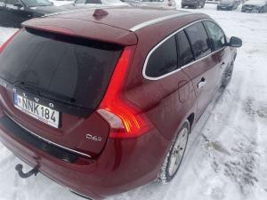 Sarkans Volvo V60 2015 Viļņa, ar dzinēja tilpumu 2.40 L un nobraukumu 196 tūkst. km par 7450 €, foto 7 vietnē AUTOMOTO.COM.LV