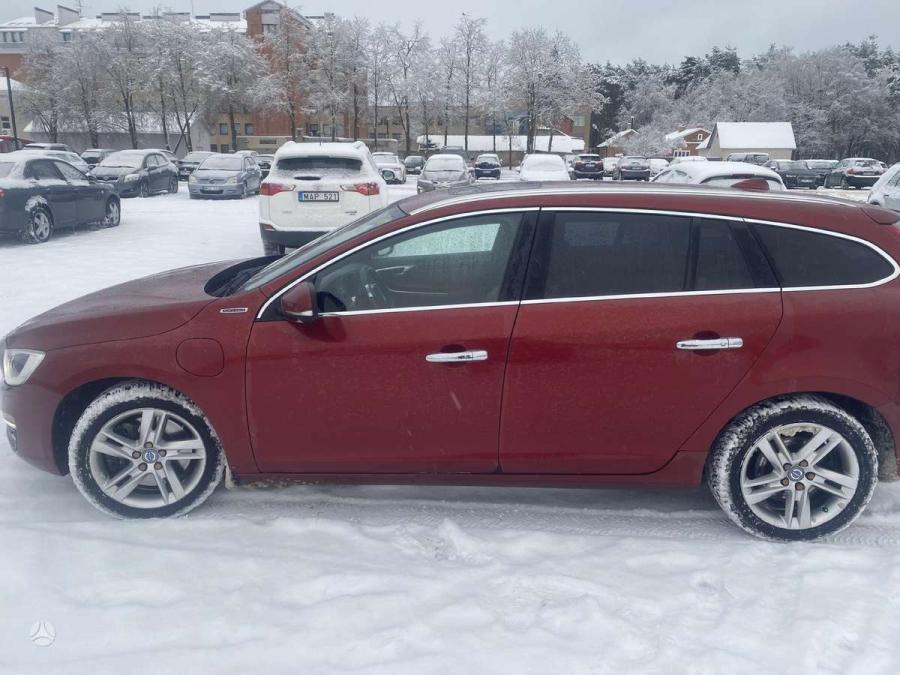 Sarkans Volvo V60 2015 Viļņa, ar dzinēja tilpumu 2.40 L un nobraukumu 196 tūkst. km par 7450 €, foto 8 vietnē AUTOMOTO.COM.LV