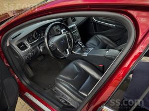 Sarkans Volvo V60 2015 Rīga, ar dzinēja tilpumu 2.40 L un nobraukumu 194 tūkst. km par 12300 €, foto 16 vietnē AUTOMOTO.COM.LV