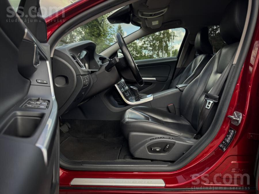 Sarkans Volvo V60 2015 Rīga, ar dzinēja tilpumu 2.40 L un nobraukumu 194 tūkst. km par 12300 €, foto 17 vietnē AUTOMOTO.COM.LV