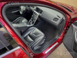 Sarkans Volvo V60 2015 Rīga, ar dzinēja tilpumu 2.40 L un nobraukumu 194 tūkst. km par 12300 €, foto 18 vietnē AUTOMOTO.COM.LV