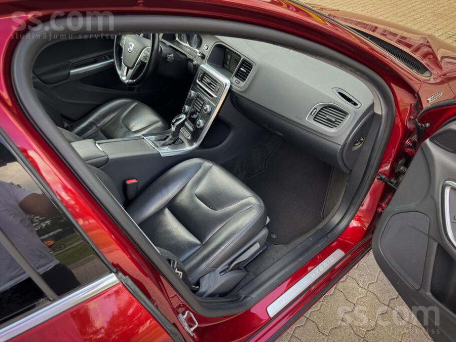 Sarkans Volvo V60 2015 Rīga, ar dzinēja tilpumu 2.40 L un nobraukumu 194 tūkst. km par 12300 €, foto 18 vietnē AUTOMOTO.COM.LV