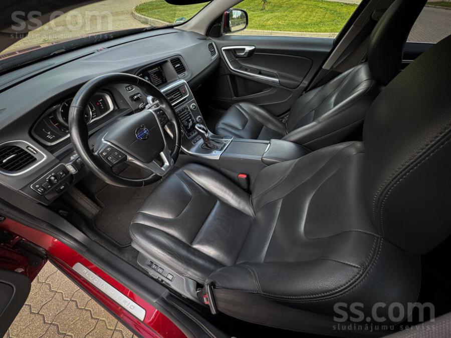 Sarkans Volvo V60 2015 Rīga, ar dzinēja tilpumu 2.40 L un nobraukumu 194 tūkst. km par 12300 €, foto 19 vietnē AUTOMOTO.COM.LV