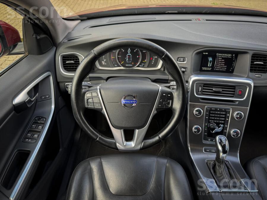 Sarkans Volvo V60 2015 Rīga, ar dzinēja tilpumu 2.40 L un nobraukumu 194 tūkst. km par 12300 €, foto 22 vietnē AUTOMOTO.COM.LV