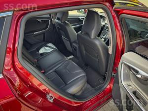 Sarkans Volvo V60 2015 Rīga, ar dzinēja tilpumu 2.40 L un nobraukumu 194 tūkst. km par 12300 €, foto 23 vietnē AUTOMOTO.COM.LV