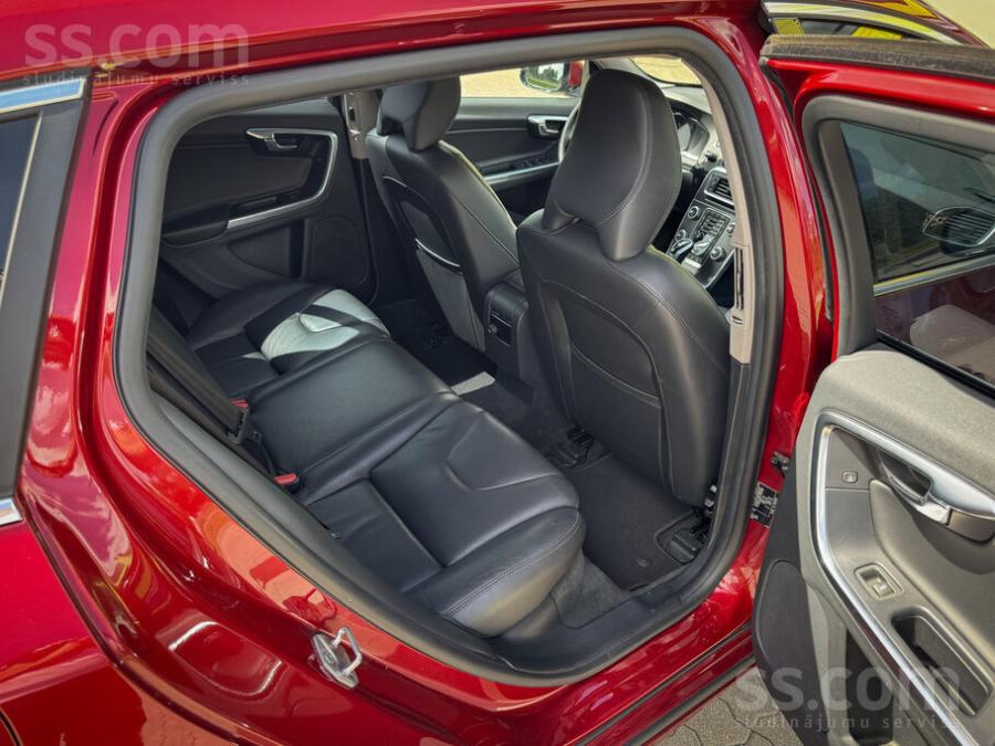 Sarkans Volvo V60 2015 Rīga, ar dzinēja tilpumu 2.40 L un nobraukumu 194 tūkst. km par 12300 €, foto 23 vietnē AUTOMOTO.COM.LV