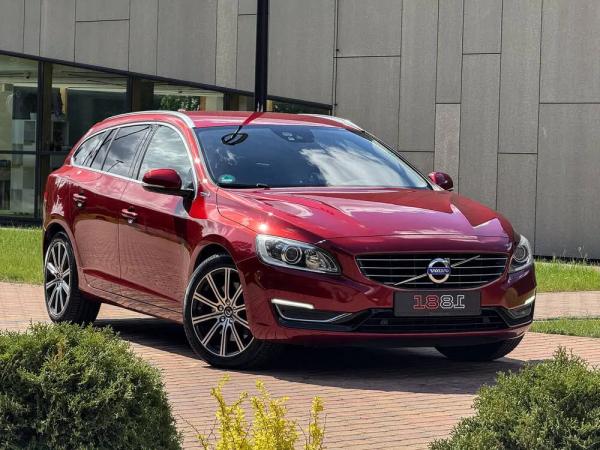 Red Volvo V60 2015 in Riga, with an engine capacity of 2.40 L and mileage of 194 thousand km for 12300 €, photo 9 on AUTOMOTO.COM.LV