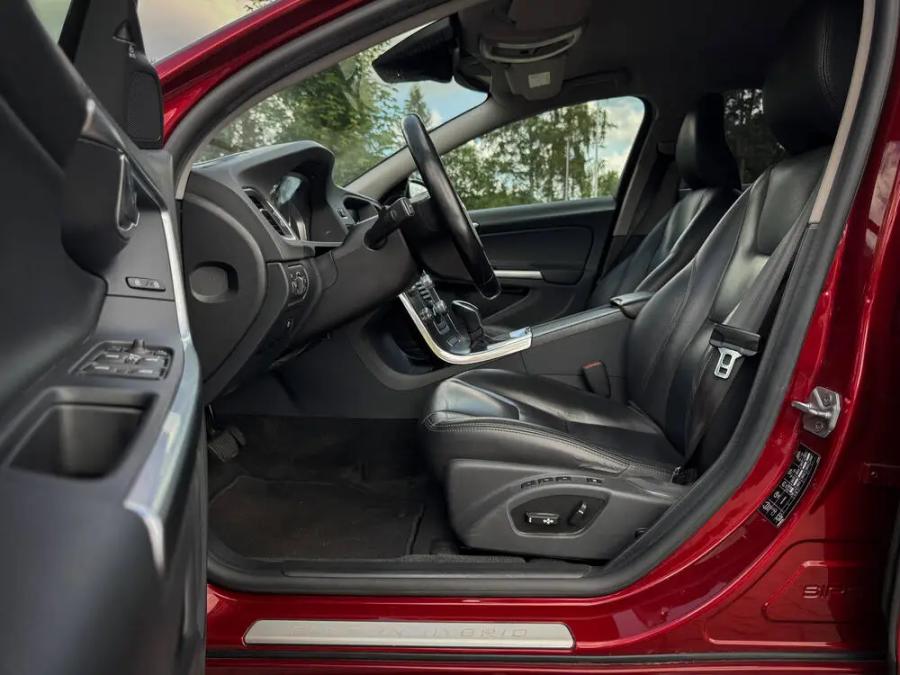 Красный Вольво B60 2015 в Рига, объемом двигателя 2.40 л и пробегом 194 тыс. км за 12300 €, фото 17 на AUTOMOTO.COM.LV
