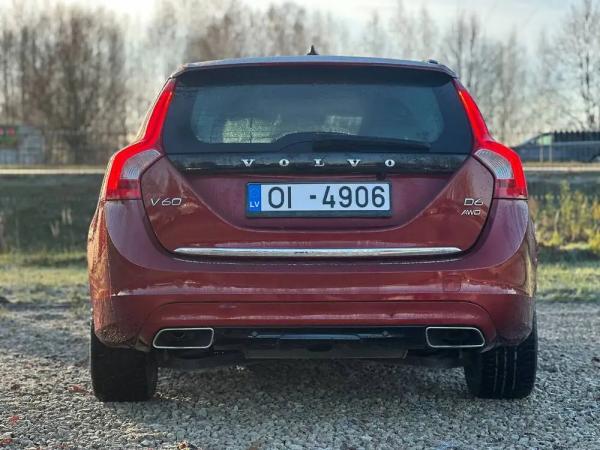 Sarkans Volvo V60 2015 Jelgava, ar dzinēja tilpumu 2.40 L un nobraukumu 242 tūkst. km par 9990 €, foto 5 vietnē AUTOMOTO.COM.LV