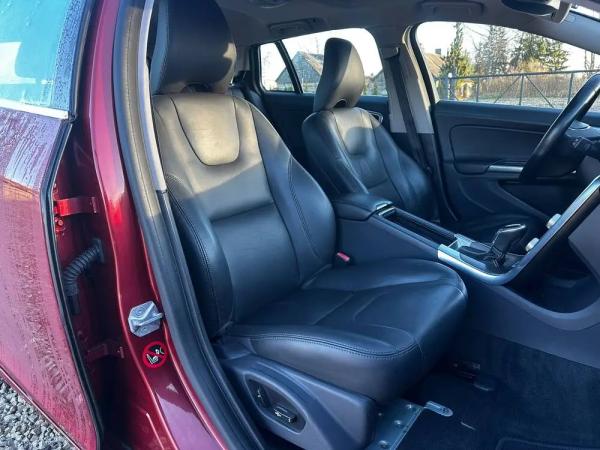Sarkans Volvo V60 2015 Jelgava, ar dzinēja tilpumu 2.40 L un nobraukumu 242 tūkst. km par 9990 €, foto 9 vietnē AUTOMOTO.COM.LV