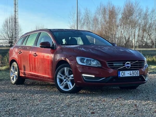 Sarkans Volvo V60 2015 Jelgava, ar dzinēja tilpumu 2.40 L un nobraukumu 242 tūkst. km par 9990 €, foto 3 vietnē AUTOMOTO.COM.LV