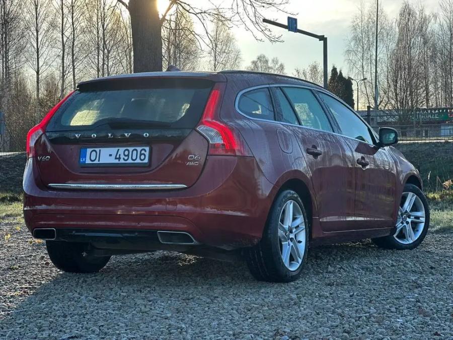 Красный Вольво B60 2015 в Елгава, объемом двигателя 2.40 л и пробегом 242 тыс. км за 9990 €, фото 7 на AUTOMOTO.COM.LV
