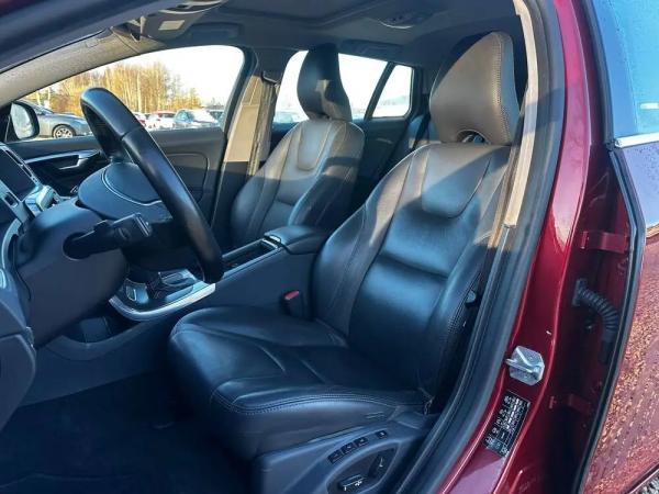 Sarkans Volvo V60 2015 Jelgava, ar dzinēja tilpumu 2.40 L un nobraukumu 242 tūkst. km par 9990 €, foto 7 vietnē AUTOMOTO.COM.LV