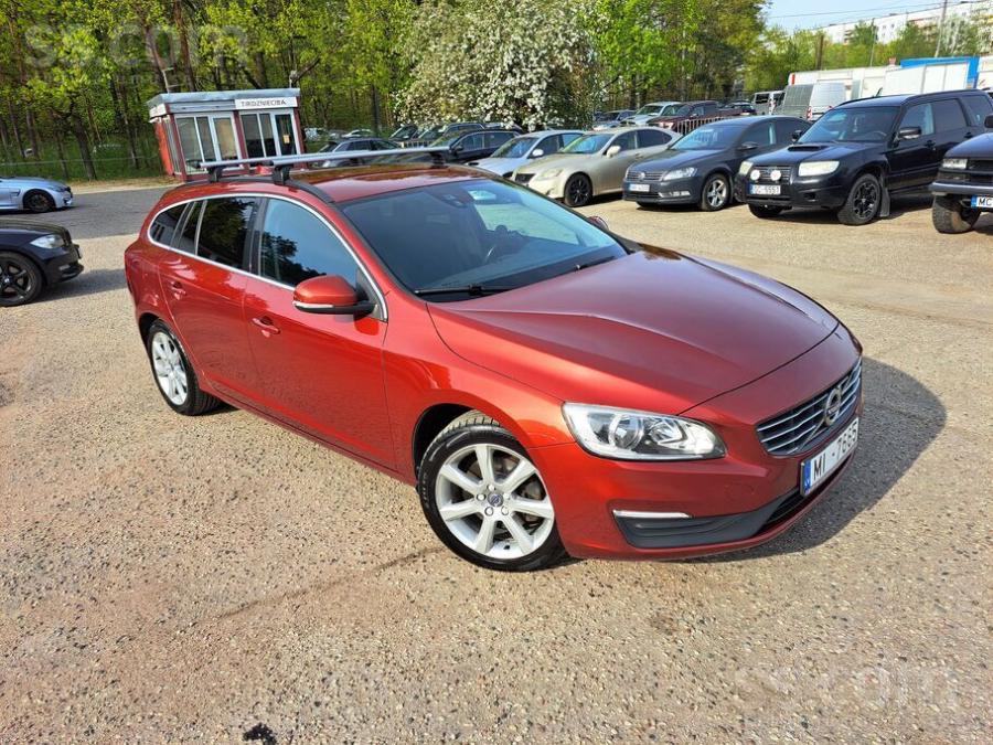 Sarkans Volvo V60 2016 Rīga, ar dzinēja tilpumu 2.00 L un nobraukumu 235 tūkst. km par 9950 €, foto 3 vietnē AUTOMOTO.COM.LV