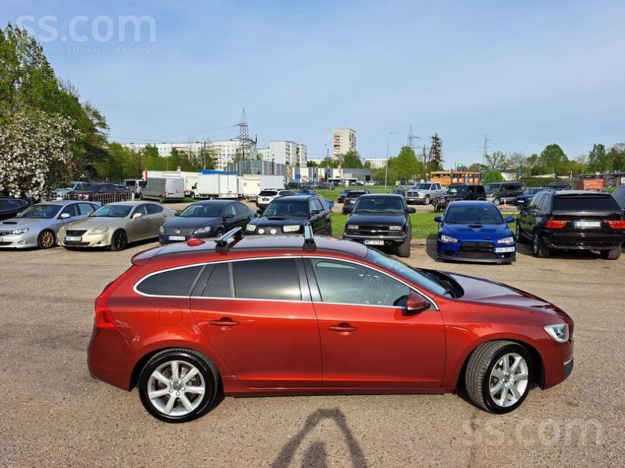 Sarkans Volvo V60 2016 Rīga, ar dzinēja tilpumu 2.00 L un nobraukumu 235 tūkst. km par 9950 €, foto 4 vietnē AUTOMOTO.COM.LV