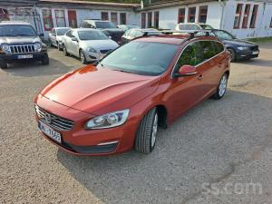 Sarkans Volvo V60 2016 Rīga, ar dzinēja tilpumu 2.00 L un nobraukumu 235 tūkst. km par 9950 €, foto 5 vietnē AUTOMOTO.COM.LV