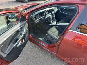 Sarkans Volvo V60 2016 Rīga, ar dzinēja tilpumu 2.00 L un nobraukumu 235 tūkst. km par 9950 €, foto 10 vietnē AUTOMOTO.COM.LV