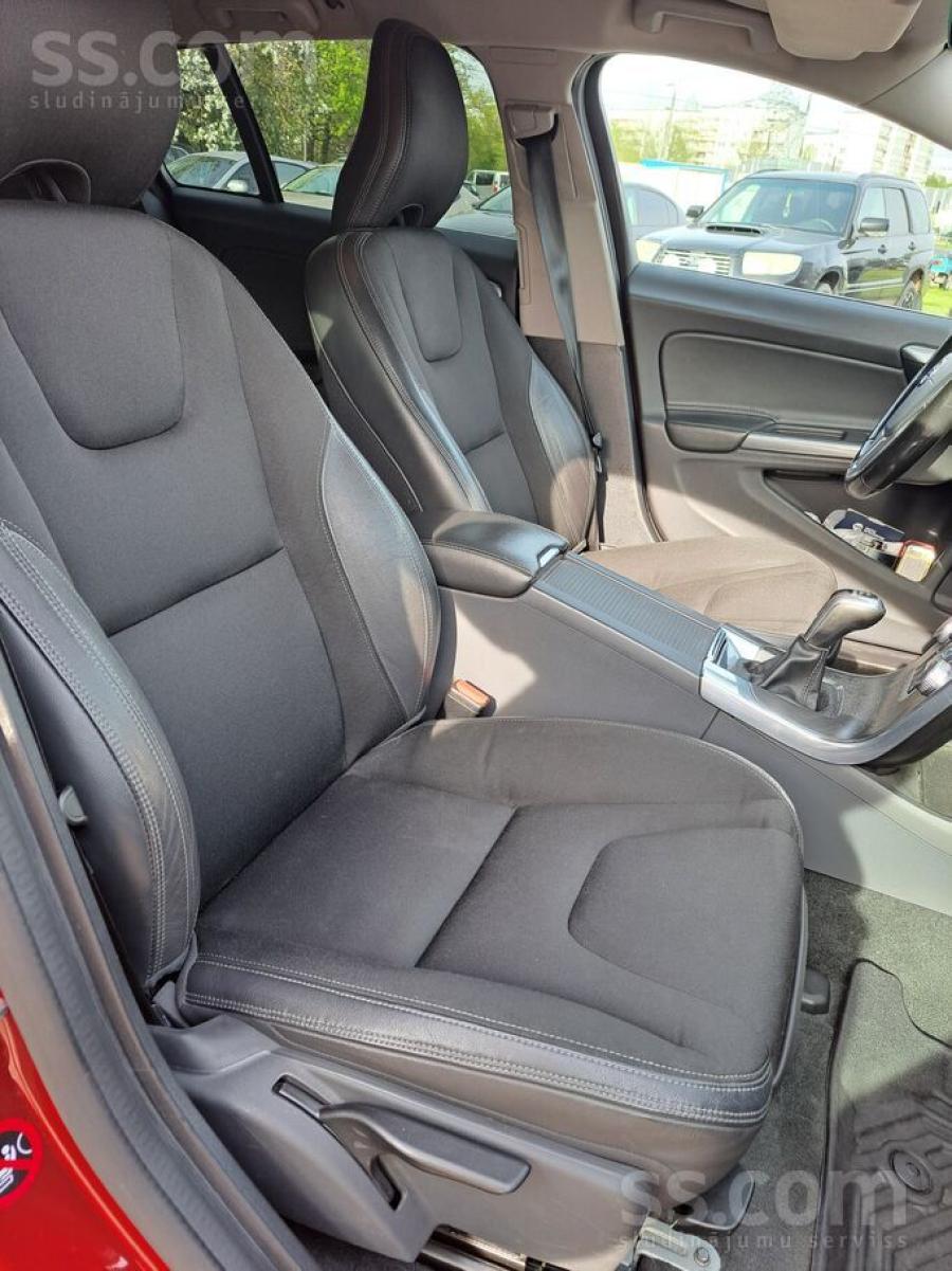 Sarkans Volvo V60 2016 Rīga, ar dzinēja tilpumu 2.00 L un nobraukumu 235 tūkst. km par 9950 €, foto 11 vietnē AUTOMOTO.COM.LV
