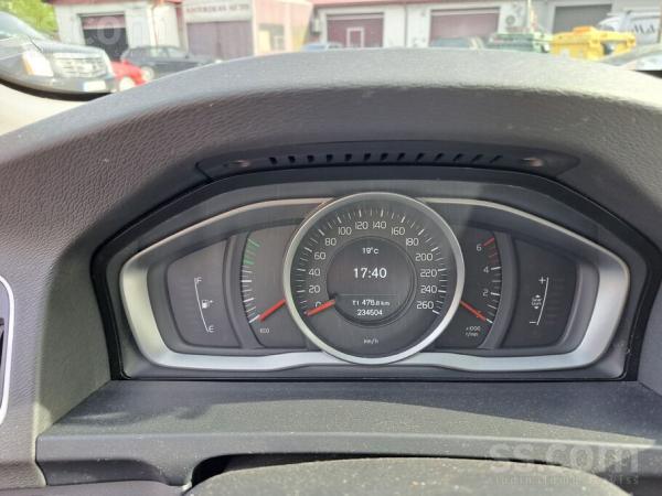 Red Volvo V60 2016 in Riga, with an engine capacity of 2.00 L and mileage of 235 thousand km for 9450 €, photo 6 on AUTOMOTO.COM.LV
