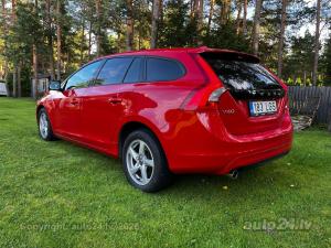 Sarkans Volvo V60 2016 Tallina, ar dzinēja tilpumu 2.00 L un nobraukumu 263 tūkst. km par 7900 €, foto 4 vietnē AUTOMOTO.COM.LV