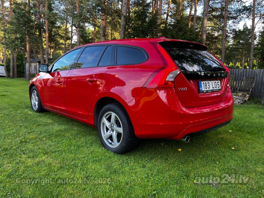 Sarkans Volvo V60 2016 Tallina, ar dzinēja tilpumu 2.00 L un nobraukumu 263 tūkst. km par 7900 €, foto 4 vietnē AUTOMOTO.COM.LV