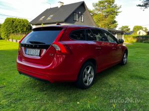 Sarkans Volvo V60 2016 Tallina, ar dzinēja tilpumu 2.00 L un nobraukumu 263 tūkst. km par 7900 €, foto 5 vietnē AUTOMOTO.COM.LV