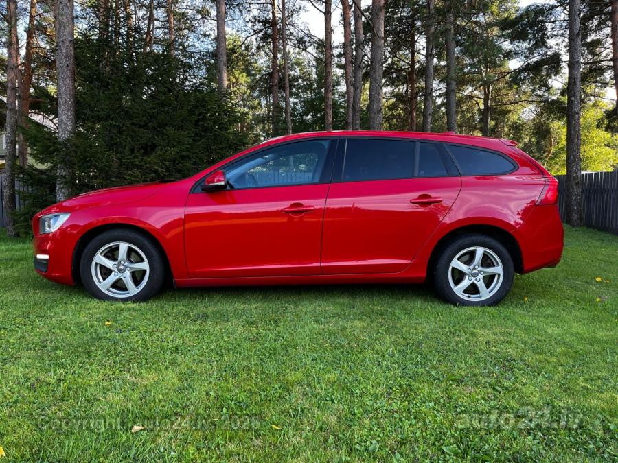 Sarkans Volvo V60 2016 Tallina, ar dzinēja tilpumu 2.00 L un nobraukumu 263 tūkst. km par 7900 €, foto 6 vietnē AUTOMOTO.COM.LV