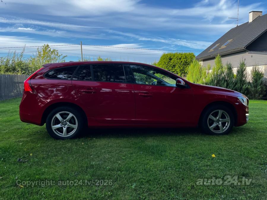 Sarkans Volvo V60 2016 Tallina, ar dzinēja tilpumu 2.00 L un nobraukumu 263 tūkst. km par 7900 €, foto 7 vietnē AUTOMOTO.COM.LV