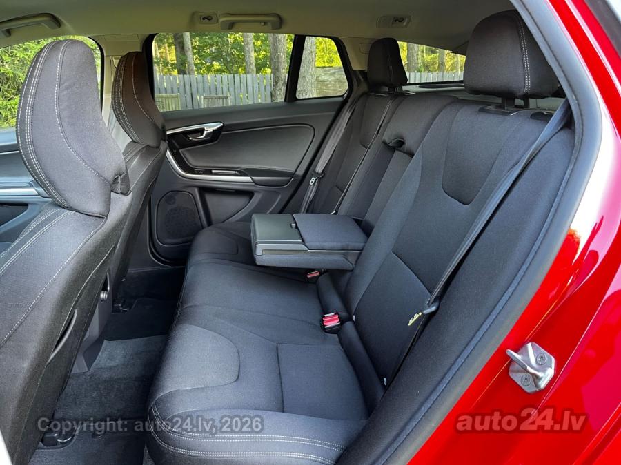 Sarkans Volvo V60 2016 Tallina, ar dzinēja tilpumu 2.00 L un nobraukumu 263 tūkst. km par 7900 €, foto 9 vietnē AUTOMOTO.COM.LV