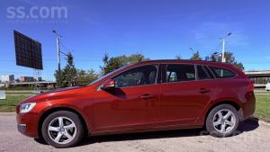 Red Volvo V60 2016 in Riga, with an engine capacity of 2.00 L and mileage of 241 thousand km for 7200 €, photo 4 on AUTOMOTO.COM.LV
