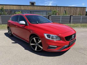 Red Volvo V60 2018 in Siauliai, with an engine capacity of 1.97 L and mileage of 203 thousand km for 10150 €, photo 3 on AUTOMOTO.COM.LV