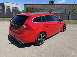 Red Volvo V60 2018 in Siauliai, with an engine capacity of 1.97 L and mileage of 203 thousand km for 10150 €, photo 5 on AUTOMOTO.COM.LV