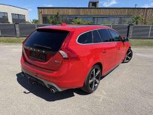 Red Volvo V60 2018 in Siauliai, with an engine capacity of 1.97 L and mileage of 203 thousand km for 10150 €, photo 6 on AUTOMOTO.COM.LV