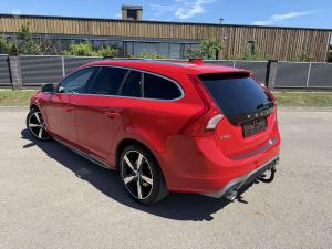 Red Volvo V60 2018 in Siauliai, with an engine capacity of 1.97 L and mileage of 203 thousand km for 10150 €, photo 12 on AUTOMOTO.COM.LV