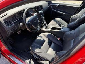 Red Volvo V60 2018 in Siauliai, with an engine capacity of 1.97 L and mileage of 203 thousand km for 10150 €, photo 17 on AUTOMOTO.COM.LV