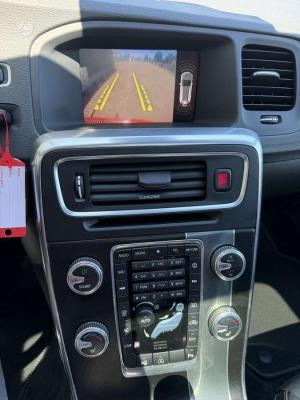 Red Volvo V60 2018 in Siauliai, with an engine capacity of 1.97 L and mileage of 203 thousand km for 10150 €, photo 19 on AUTOMOTO.COM.LV