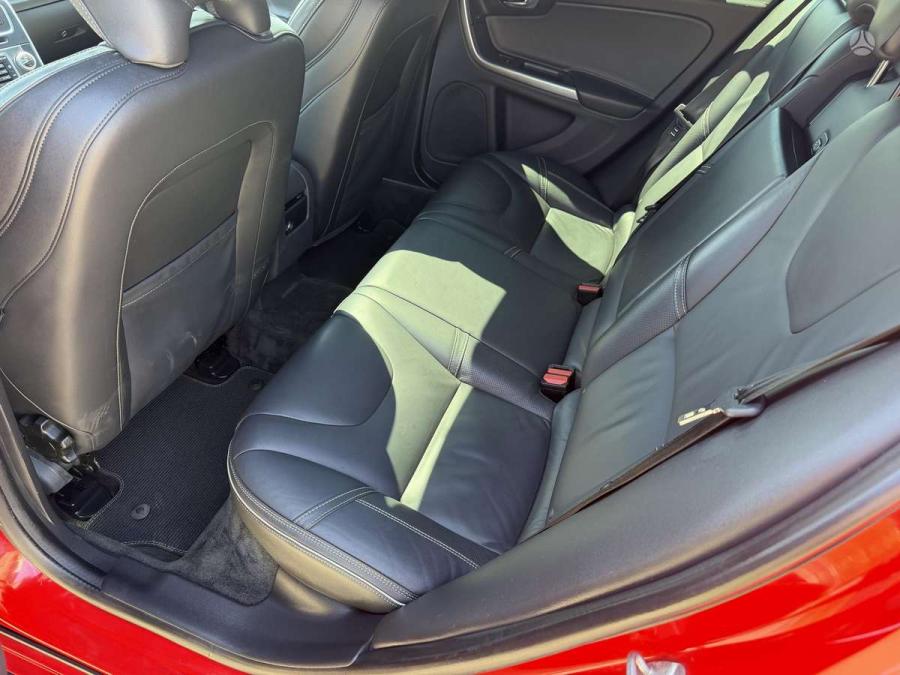 Red Volvo V60 2018 in Siauliai, with an engine capacity of 1.97 L and mileage of 203 thousand km for 10150 €, photo 22 on AUTOMOTO.COM.LV
