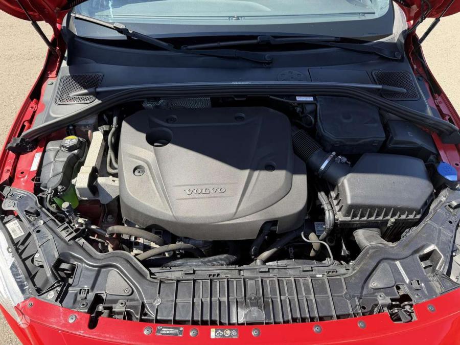 Red Volvo V60 2018 in Siauliai, with an engine capacity of 1.97 L and mileage of 203 thousand km for 10150 €, photo 28 on AUTOMOTO.COM.LV