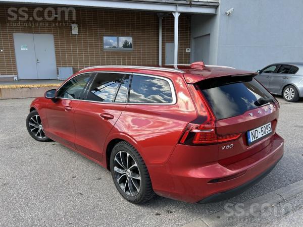 Red Volvo V60 2018 in Jurmala, with an engine capacity of 2.00 L and mileage of 209 thousand km for 15999 €, photo 2 on AUTOMOTO.COM.LV