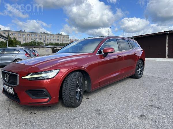 Red Volvo V60 2018 in Jurmala, with an engine capacity of 2.00 L and mileage of 209 thousand km for 15999 €, photo 3 on AUTOMOTO.COM.LV